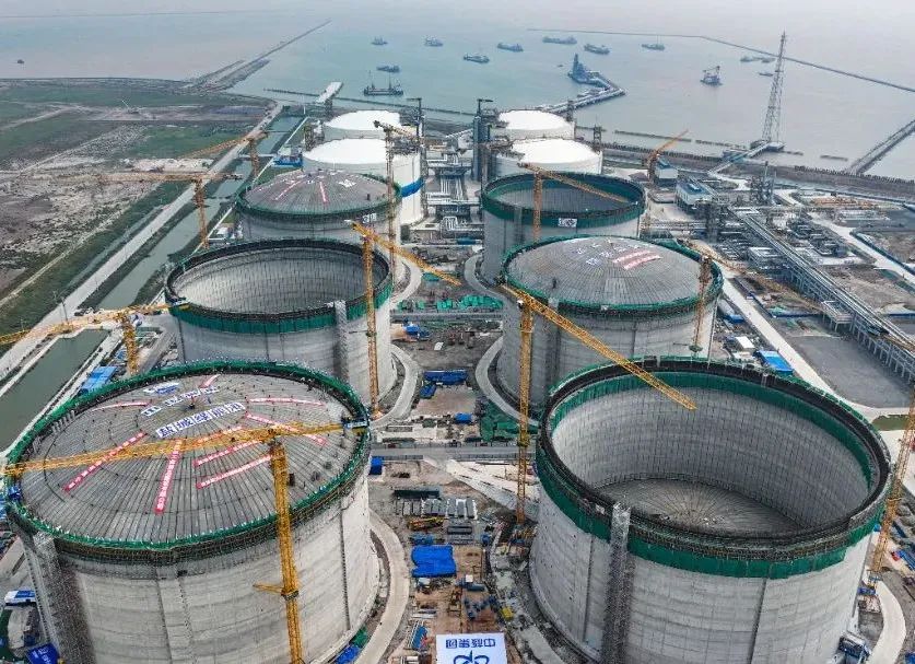喜迎二十大｜三座全球最大LNG储罐在黄海新区同步升顶-盐城新闻网