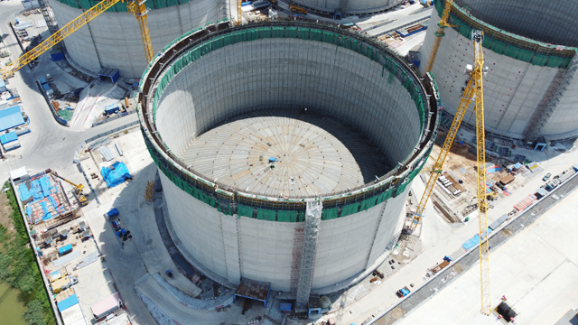 中国海油盐城“绿能港”6座全球单罐容量最大的27万立方LNG储罐完成外罐墙体浇筑-盐城新闻网