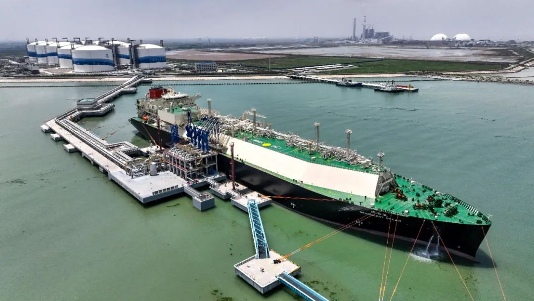国产全球首艘第五代大型LNG运输船“绿能瀛”号在盐城“绿能港”首次卸液 -盐城新闻网